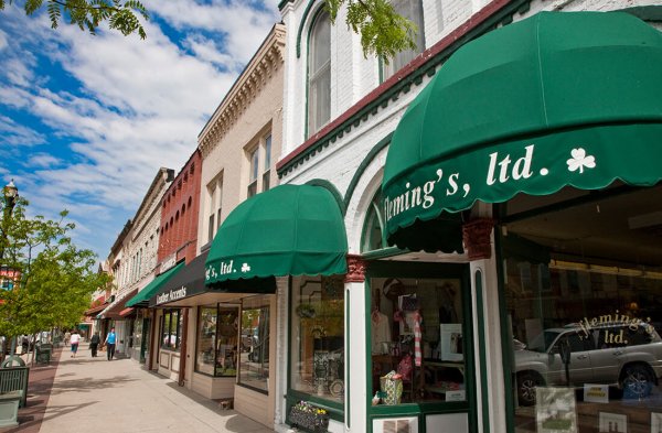 Things To Do & Dining - Seven Oaks